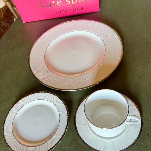 kate spade | Dining | Kate Spade White And Silver Elegant Dinnerware ...
